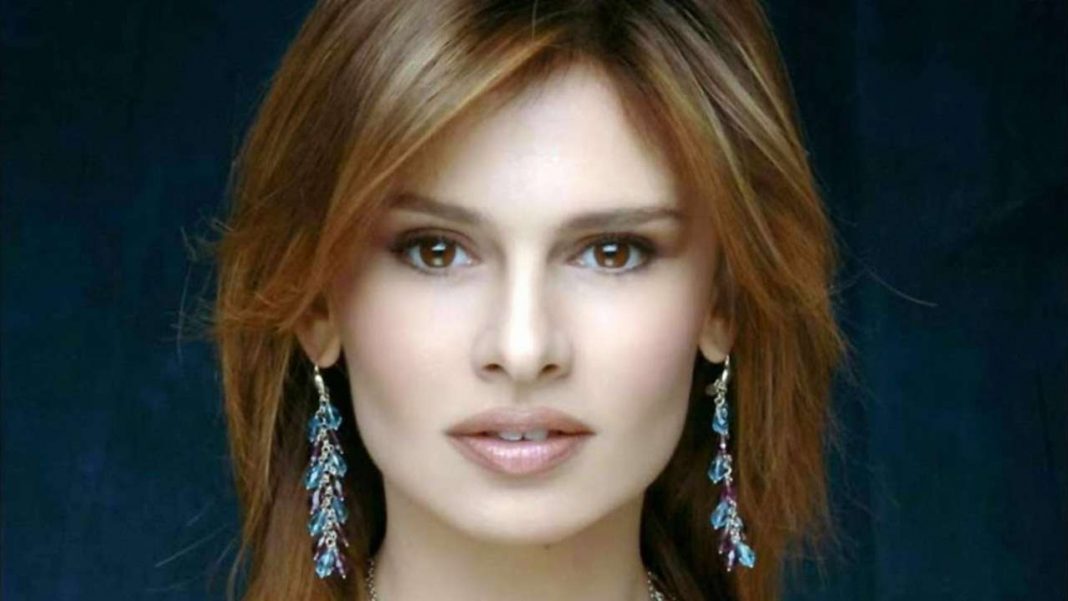 Debora Caprioglio, vi ricordate la sex symbol degli anni 90? Oggi è ...